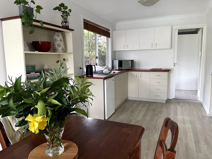 Hidden Oasis On Thomas - Bunbury