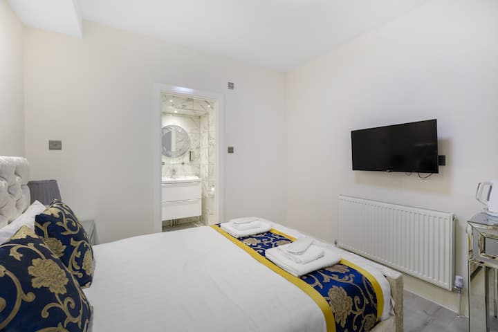 Windowless Single, City Centre 4* Boutique Hotel - Plymouth