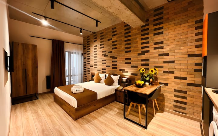 Modern Studio With Balcony | City Center Yerevan - Yerevan