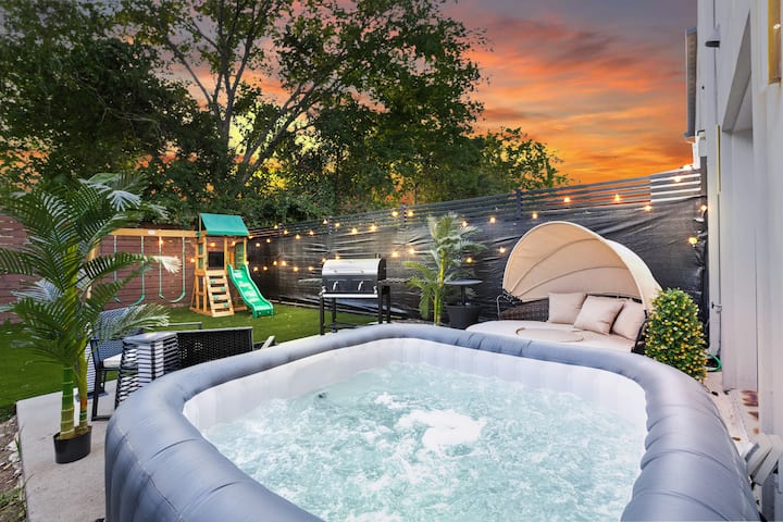 Designer Home In Dallas W/hottub & Free Game Room - Dallas, TX