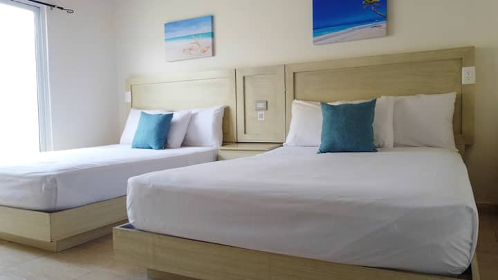 Big Family Room Very Near The Ferry - Isla Mujeres