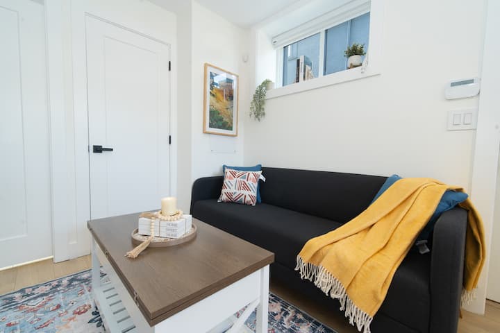 Cozy Modern Suite | Skytrain, 10 Mins To Downtown - Vancouver