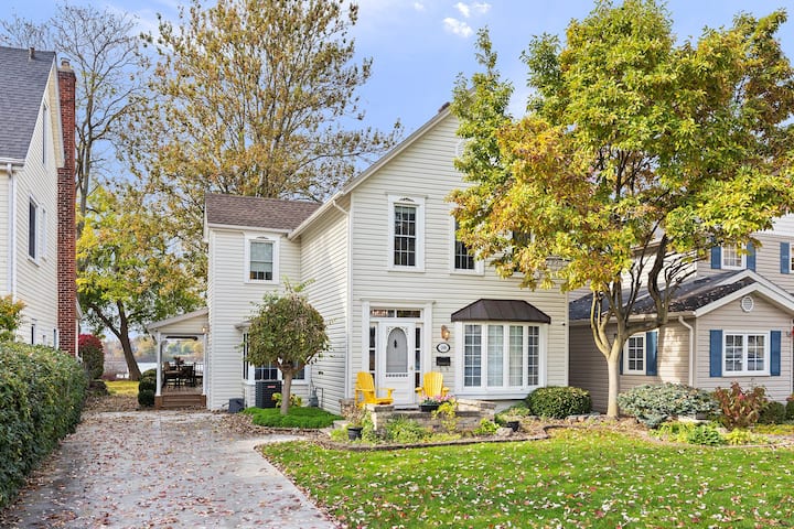 The Quaint Escape - Gibraltar, MI