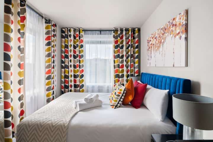 Ideal For Groups And Business | 3 Bed | Parking - London