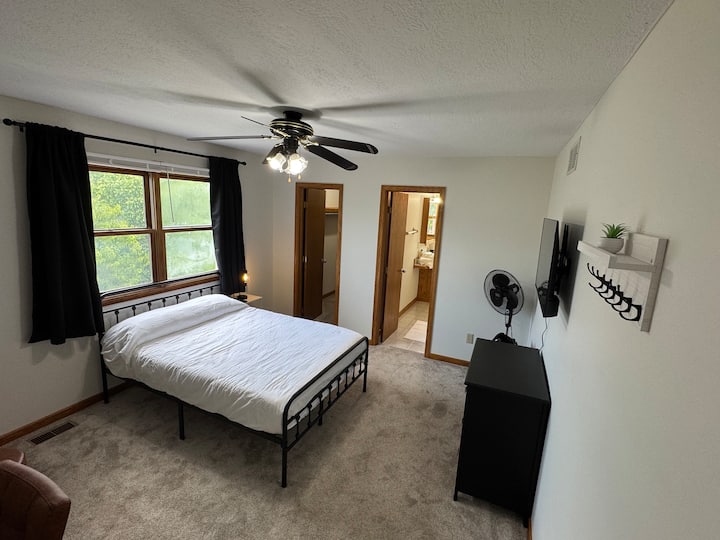 Blossom 1 - Large Master Suite With Private Bath - Polaris, OH
