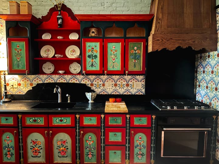 A Haunted Beauty - Eerie Side - Cleveland, OH