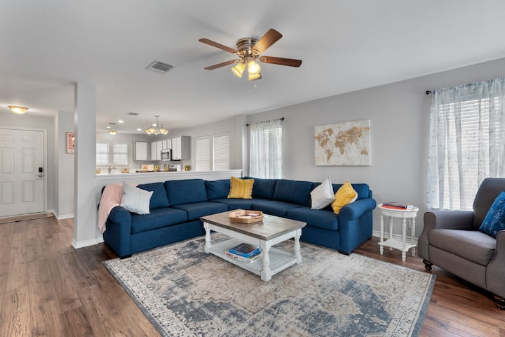 Spacious Home Near Coffee And Cedar Park Shopping - Leander, TX