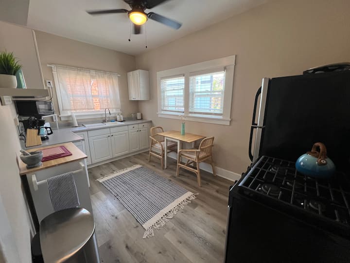 Perfect Little Spot By The Beach - Manhattan Beach, CA