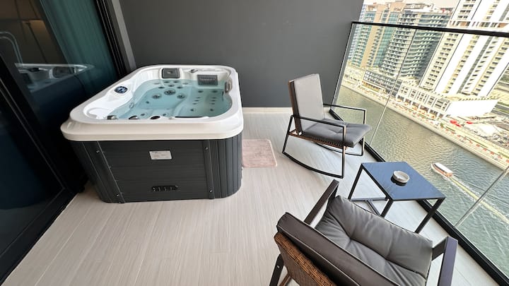 Big Lux Jacuzzi & Canal View Business Bay Studio - United Arab Emirates