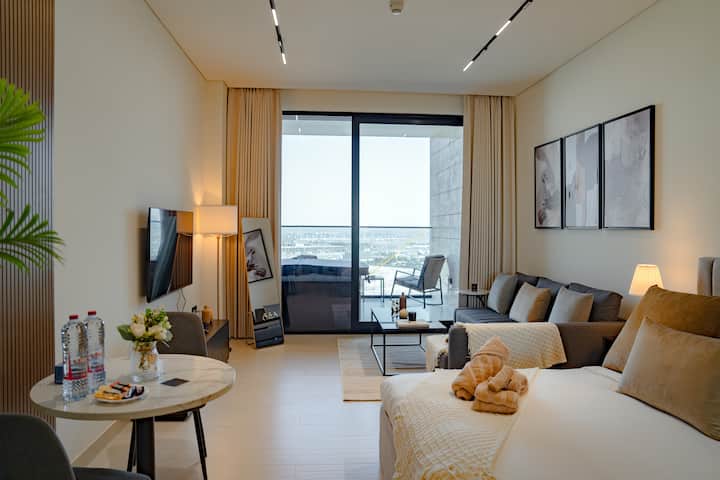 Business Bay Large Lux Jacuzzi & Canal View Studio - Dubai