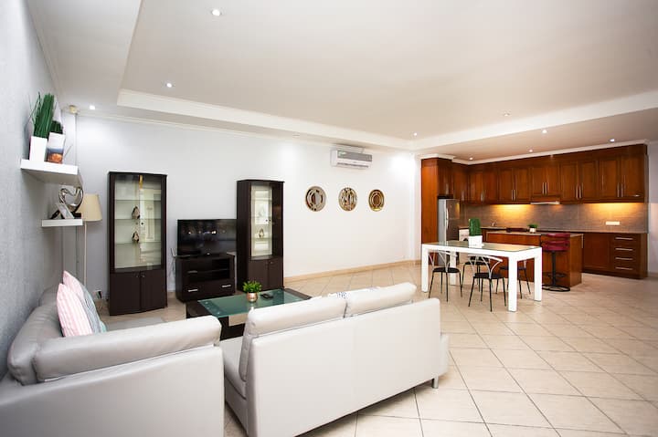2-bdr Villa For 6 Ppl, Swim. Pool And Jacuzzi - Jomtien
