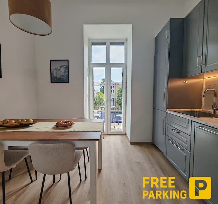 Yellow Sun • Center • Balcony - Ljubljana