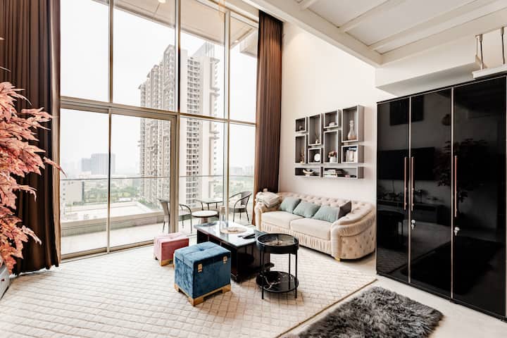 Bridgerton Autumn - Luxe Duplex With Balcony - Manesar