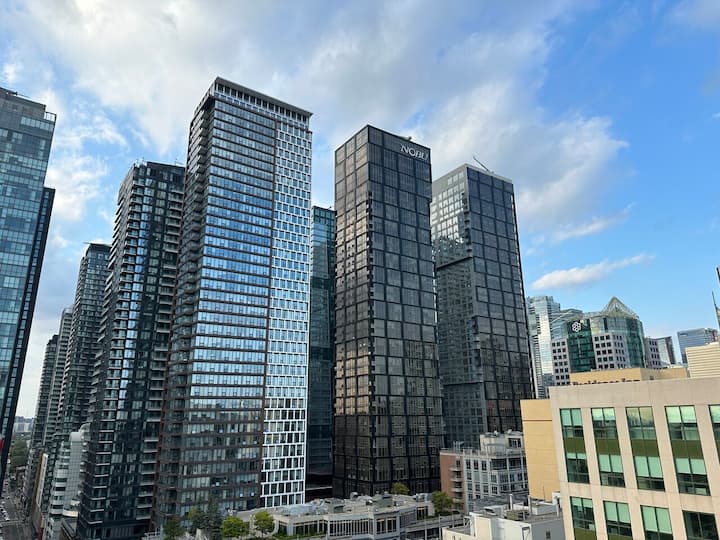 Furnished 1 Bedcondo @ Nobu Toronto. Cn Tower View - Toronto
