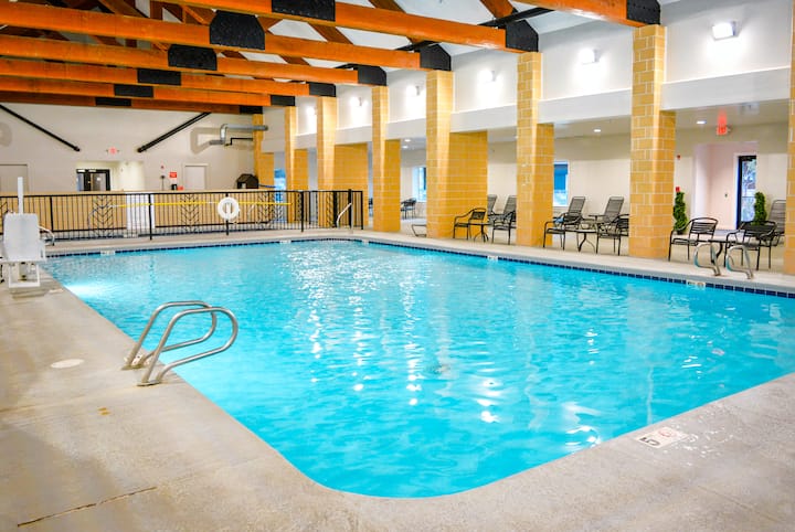 2x3br Near West Entrance, Pool, Hot Tub, Game Room - West Yellowstone, MT