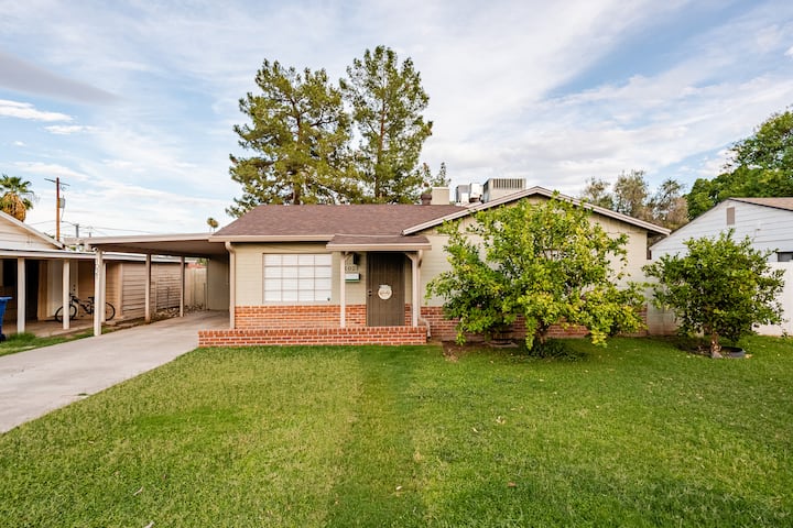 New! Relax & Work – Yard, Peloton, Prime Location - Tempe, AZ