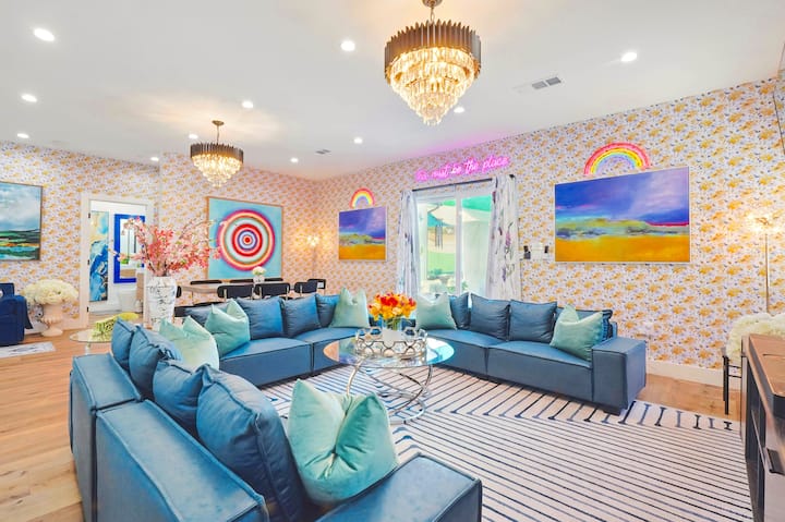 G. Joyful Noho Pad: Universal 15, Sleeps 19, Yard - Los Angeles, CA