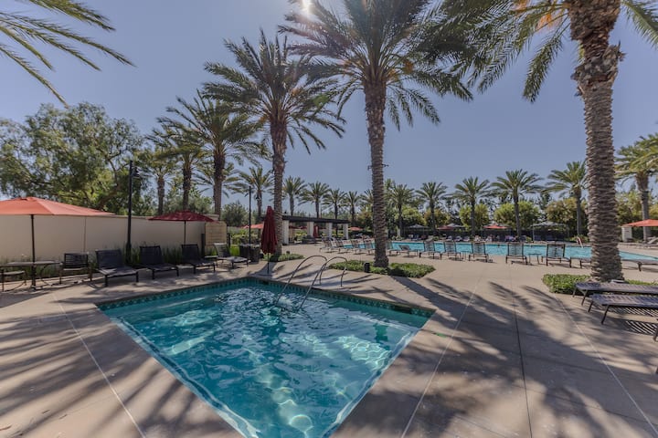 Cozy & Stylish Stay In A Central Location - Irvine, CA