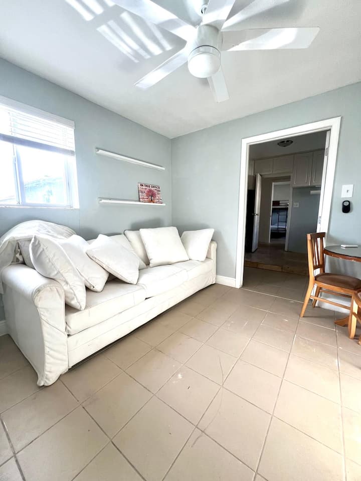 Cozy Room 2 - Tv In Shared Home - Hollywood, FL