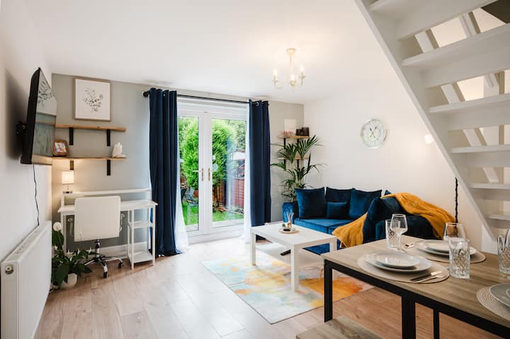 Modern 2 Bedroom House With Parking - Aéroport de Manchester (MAN)