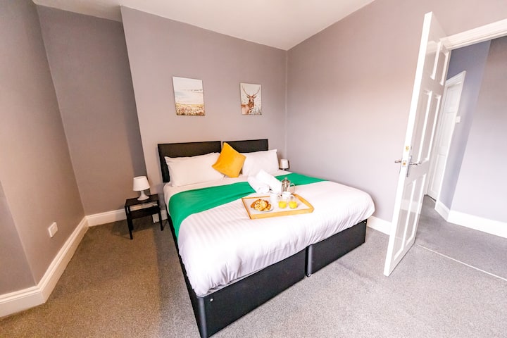 Huge 5 Bed | Secure Parking | Contractors Welcome - Sunderland