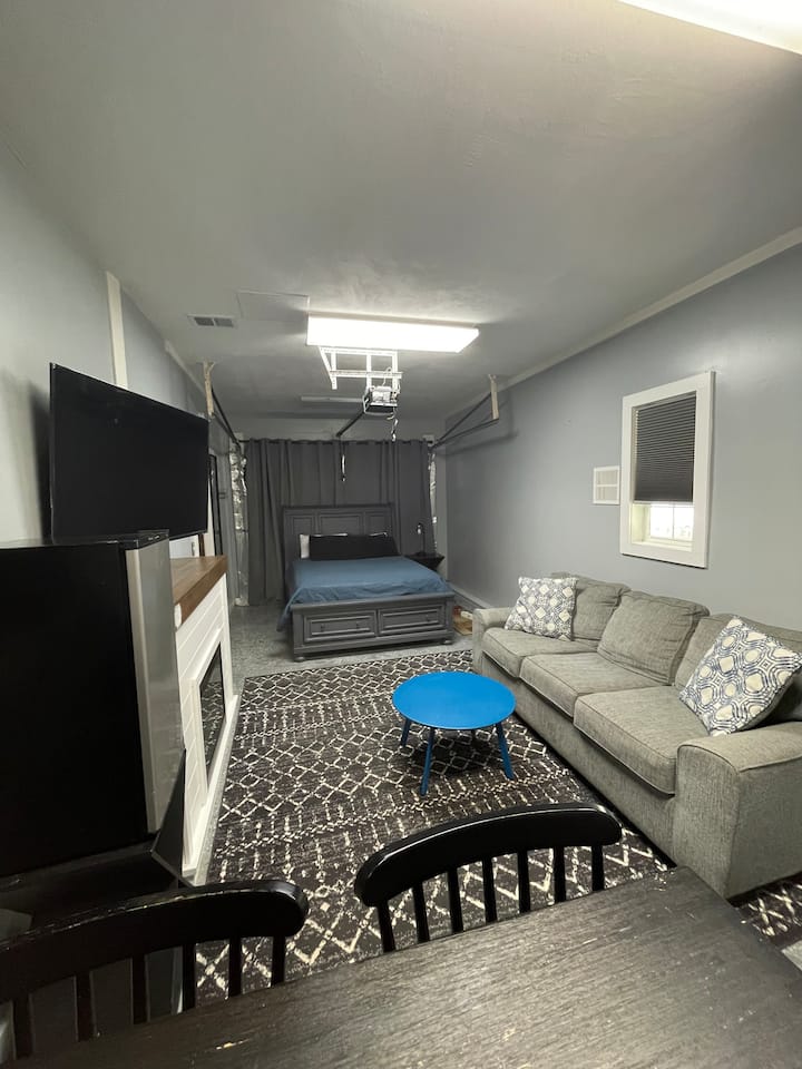 Clean Furnished Garage Efficiency Unit! - Tully Lake, Tully