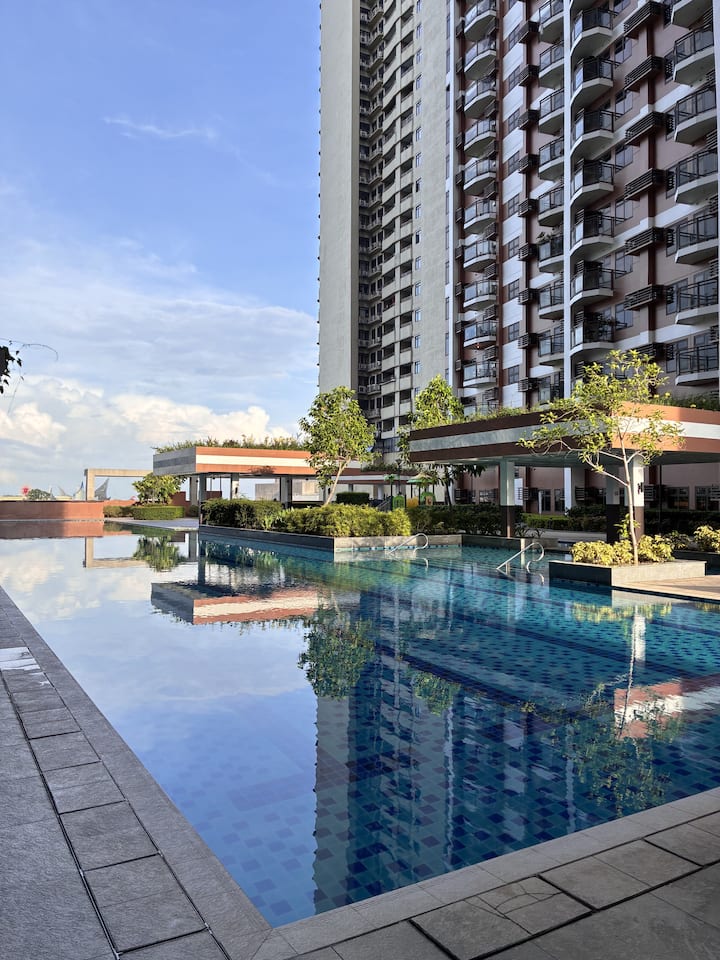 Stylish 3br Pasay Condo For Big Groups | Free Pool - Manila