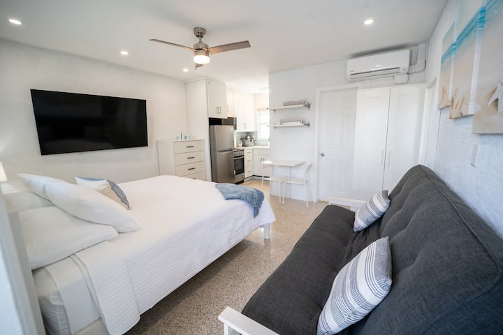 Your Beachside King Suite Retreat! - Sarasota Beach, Siesta Key