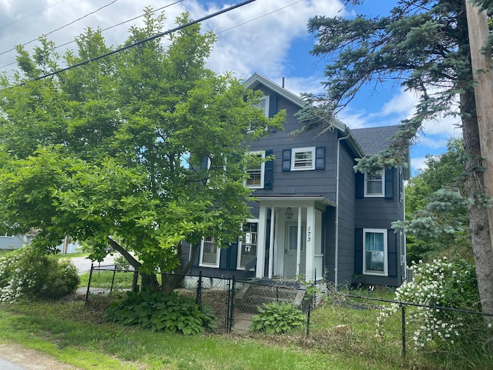 Charming Maine Farmhouse Walk To Village - Gardiner, ME
