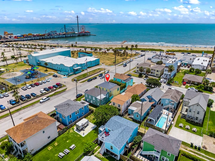Family & Pet-friendly | Walk To Beach & Pier - Galveston Island, TX