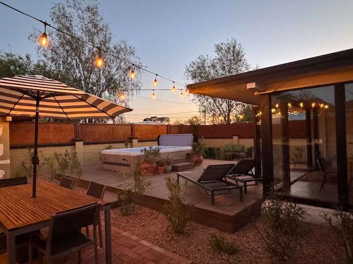 Hottub, King Beds, Central/artsy Spa Oasis - Tucson, AZ