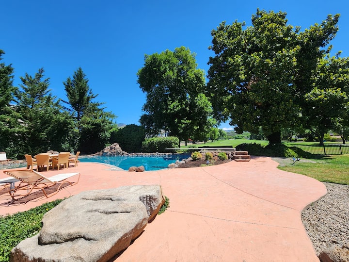 Rogue Valley Gem Home | Pool & Golf Course Views - Medford, OR