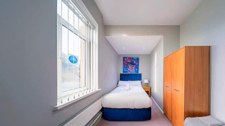 Modern Private Room At Bessemer - Sheffield