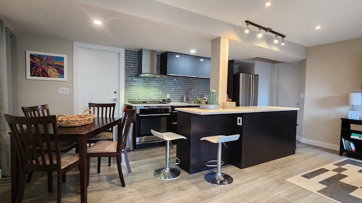 * Wineries* Ski* Golf * Relax* Beach* Swim - Kelowna