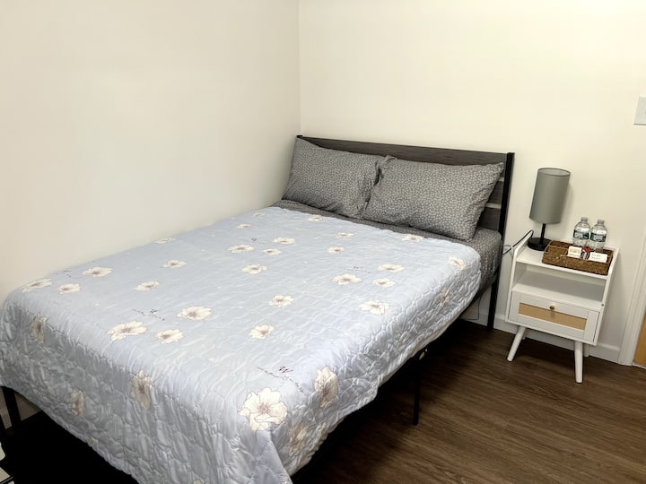 Cozy Bedroom In Elmhurst, Queens, Nyc - New York City