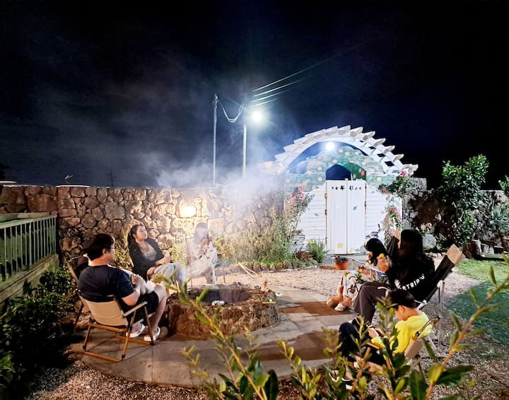 [대가족환영 ] 제주별장 - 자쿠지,가족노래방,불멍,놀이방 - Jeju-do