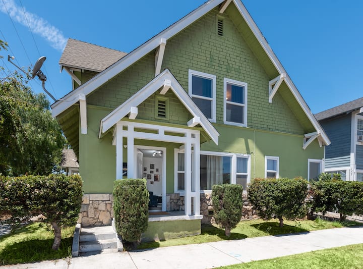 Near Downtown & Beach - Fun Retro Homes Sleeps 10 - Long Beach, CA