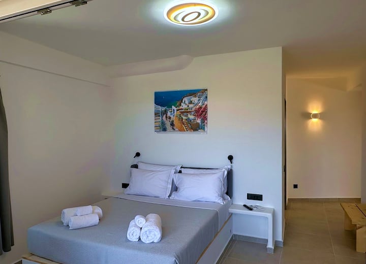 New Luxe Lovely Hotel - Room 1, Sea View - Santorini