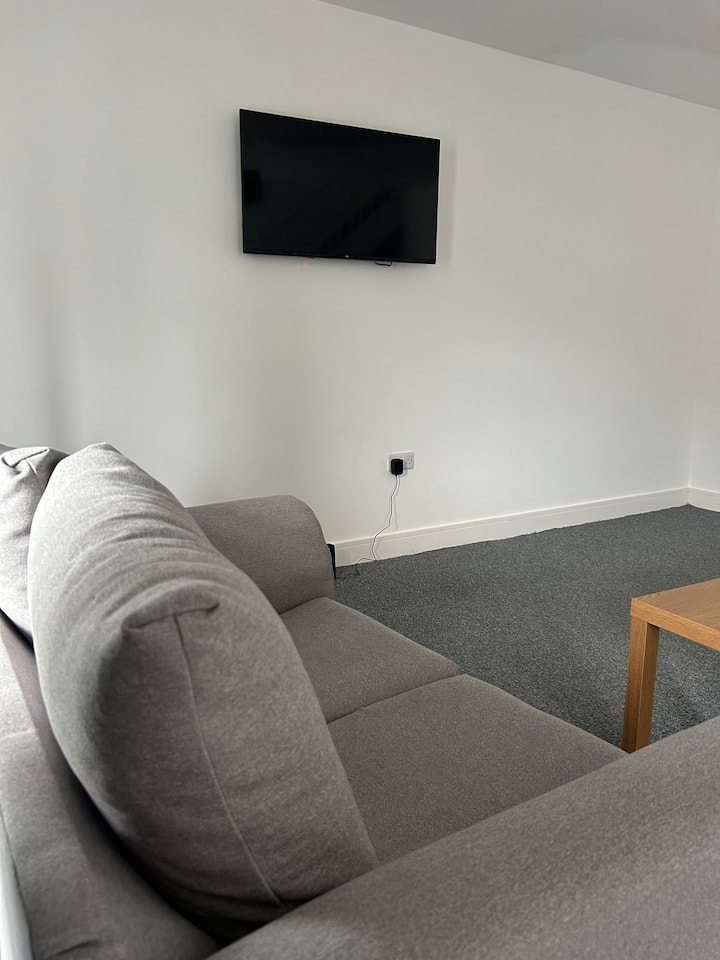 Saint Helens: Spacious 4br House With Backyard! - Warrington