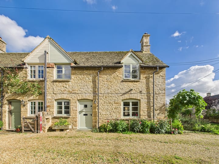 Historic Cotswolds Hideaway - Kingham