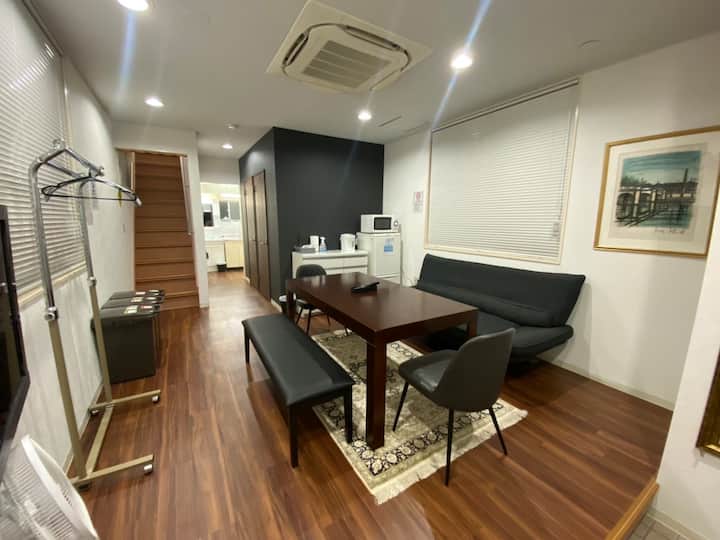 裏天神ど真ん中!最新福岡最前線の秘密基地。荷物を置いたらイザ!出陣。 - Tenjin