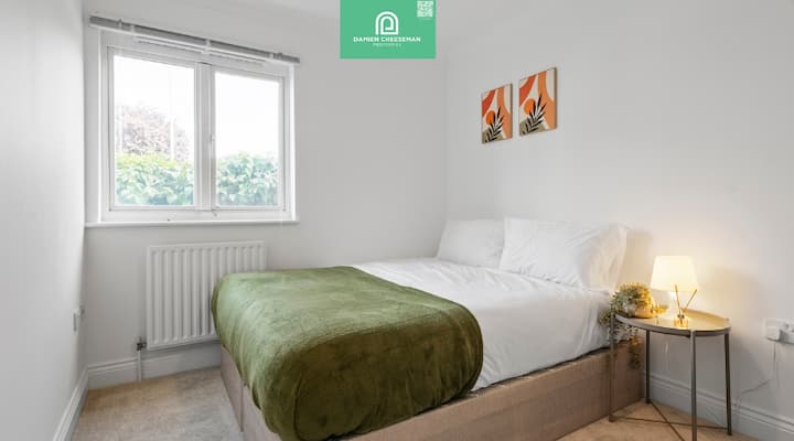 Kingston Centre Location | 2-bed Apartment - Kingston upon Thames