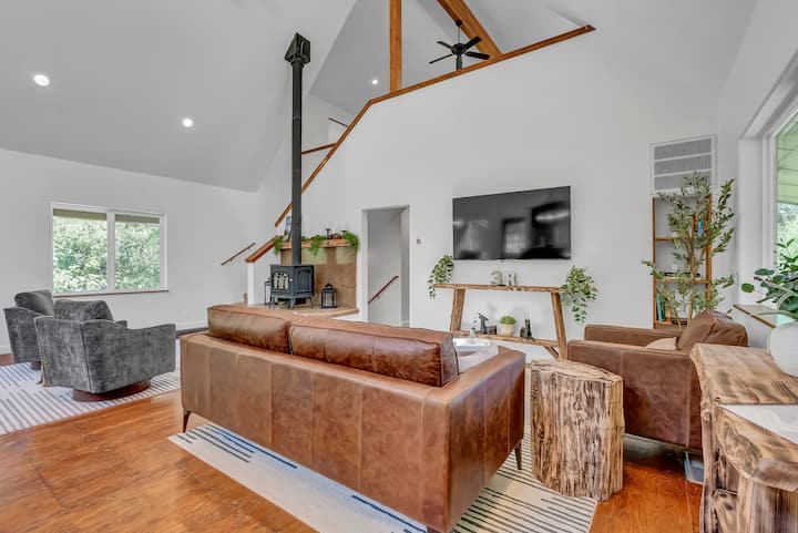 New Listing!  North Fork Hideaway ~ Sleeps 14! - California