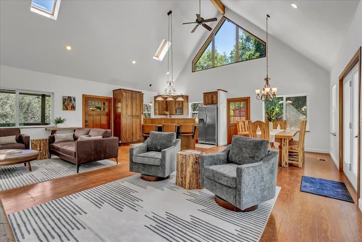 Home In Nature | Full Kitchen | Sleeps 10 - Three Rivers, CA