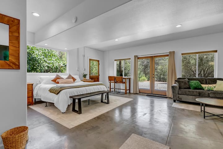Hotel-style Retreat On Private Property | Sleeps 4 - スリー・リバース, CA