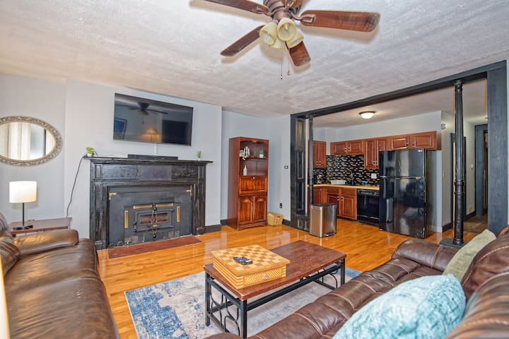 Timelessly Restored 2-bed Fl 2 Apt @Downtownalbany - Albany, NY