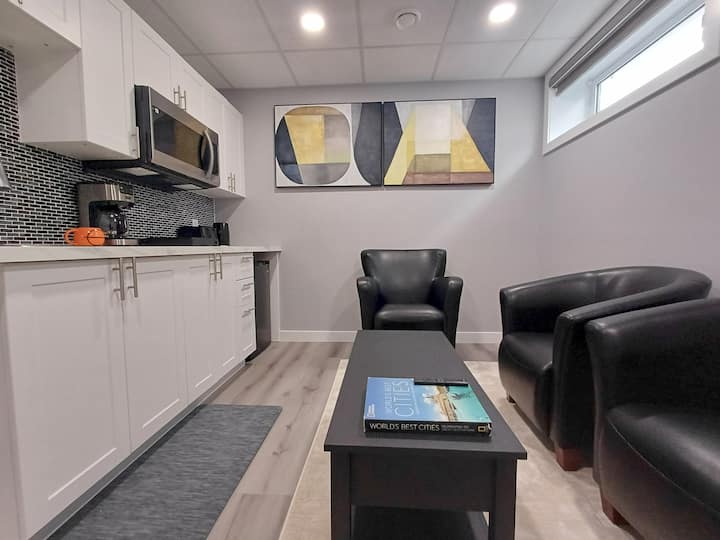 Cozy Luxe Retreat-one Bedroom Suite - Winnipeg