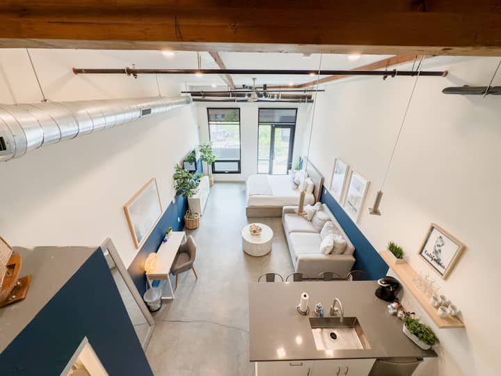 *5miles To Disney *Gym *Pet Ok *Parking *W/d *King - Irvine, CA