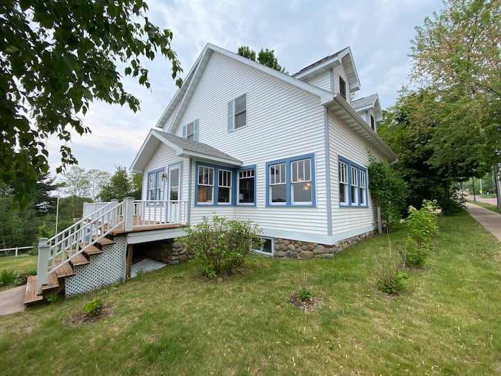 Top Location, Walkable In Town, Sauna & Pool Table - Bayfield, WI