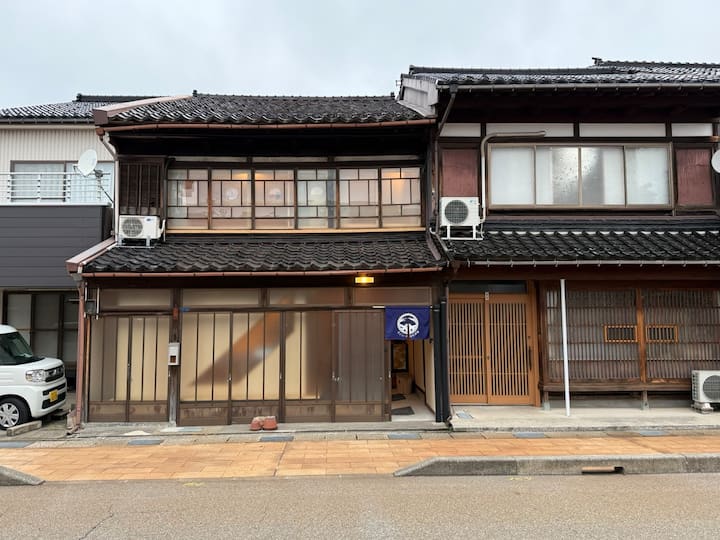 新湊の古民家民泊 なごら〜れ放生津「一棟貸し」 - 高岡市